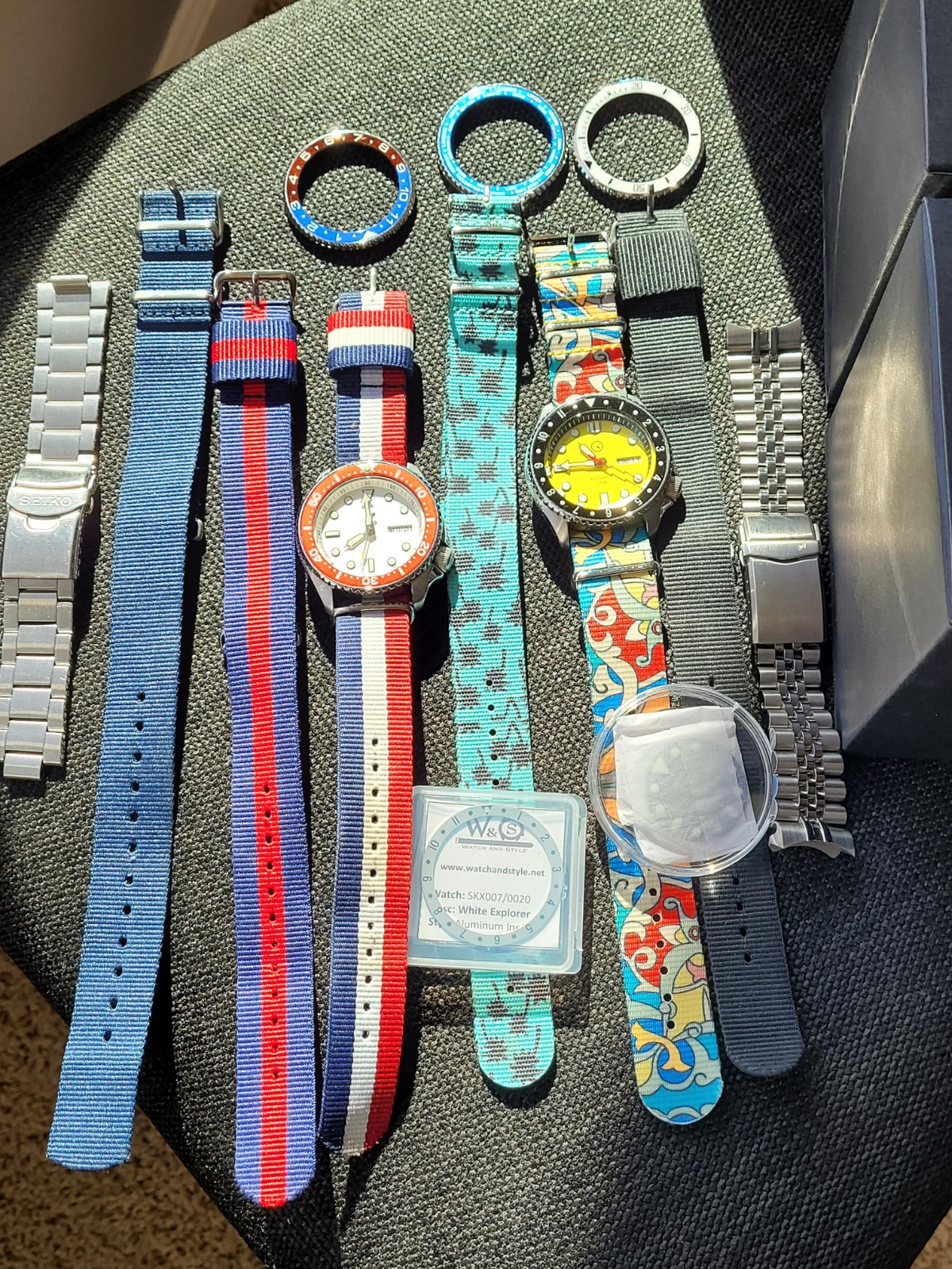Seiko Watch Bundle of two watch heads, several bezels… - Gem
