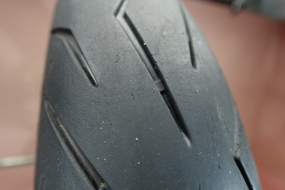 2003-2005 YAMAHA YZF R6 YZFR6 R6S Front PIRELLI Tire Rim Wheel 120/70 ...