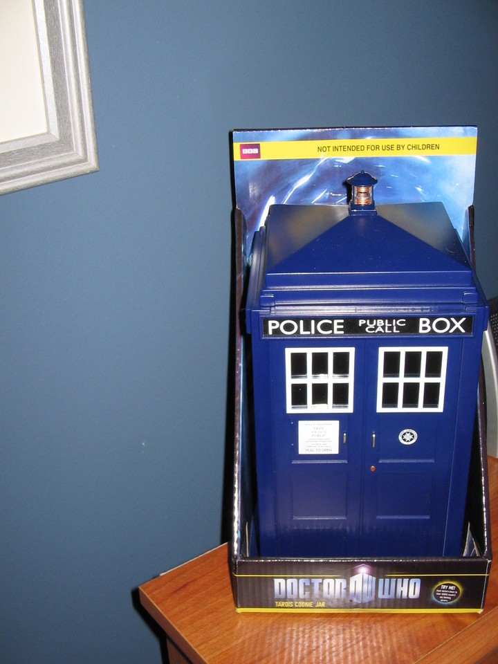 Doctor Who Tardis Blue Lights Sounds Effect Police Box Tardis Cookie ...