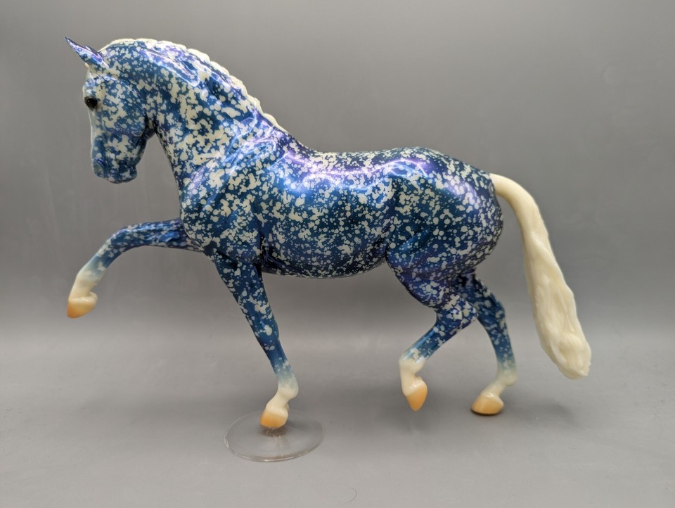 Breyer Vail 2023 Blue Filigree Winter Decorator Web Special Totilas ...