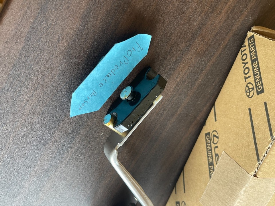 Genuine TOYOTA 89491-50030 LEXUS Engine Oil Level Sensor GS300 GS350 ...