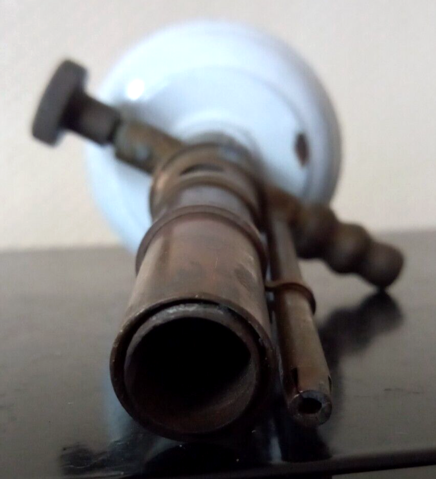 Ancien Bec à gaz SFA SGDG en Laiton et Support en Fonte émaillé Blanc ...