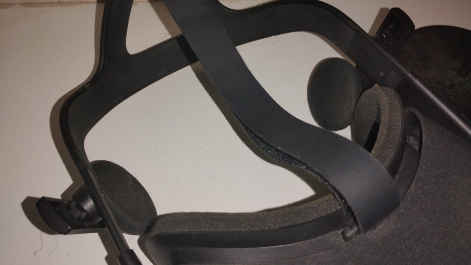 Oculus Rift CV1 Headset With 2 sensors and L/R Controllers *Missing ...