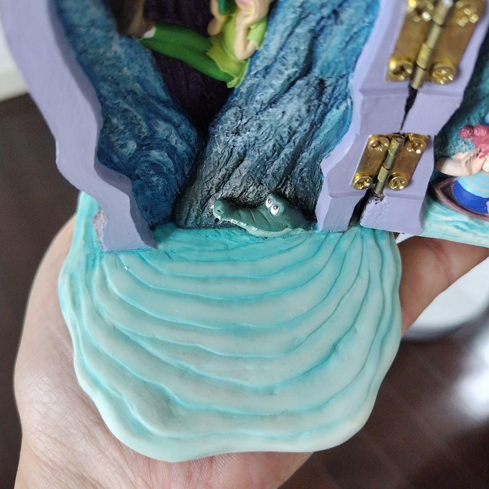 Exquisite Disney NEVERLAND Peter Pan and Captain Hook Skull Figurine | eBay