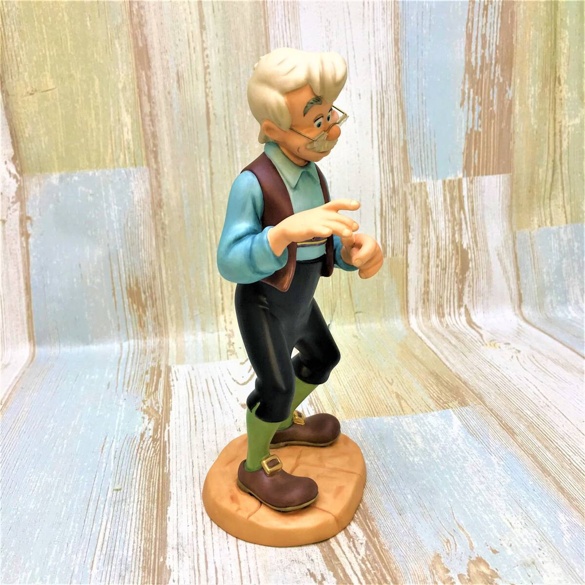Disney WDCC Pinocchio Good-bye, Son Geppetto Figurine | eBay