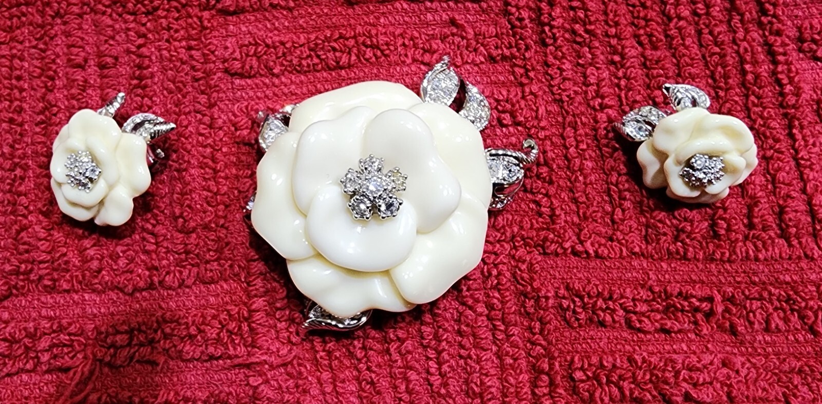 NOLAN MILLER LUCITE IVORY CAMILLA ROSE PIN & EARRINGS… - Gem