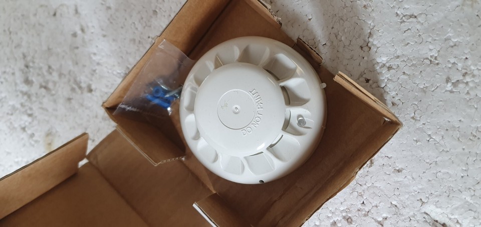 Smoke Alarm Carbon Monoxide Fire detector model Ei100R3. Made in UK ...