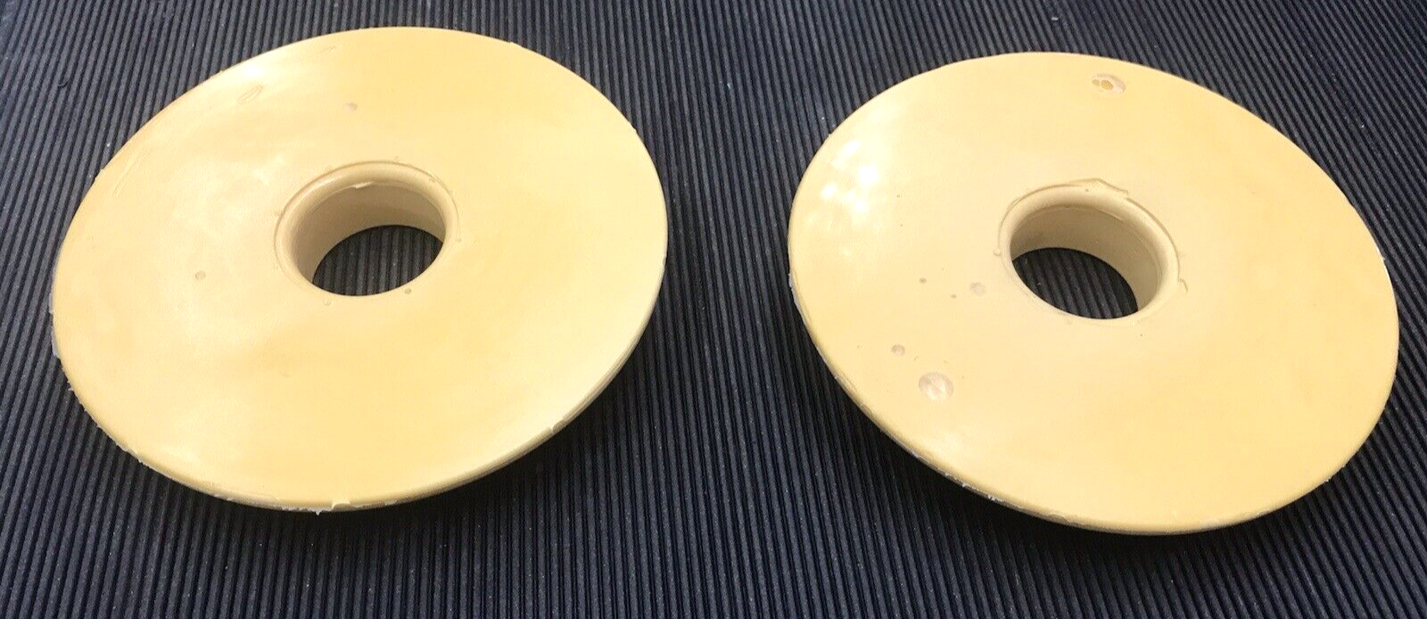 2 X REAR COIL SPRING TOP MOUNT AUDI TT mk1 coupe 1.8 2.8 3.2 8N3 1995 ...