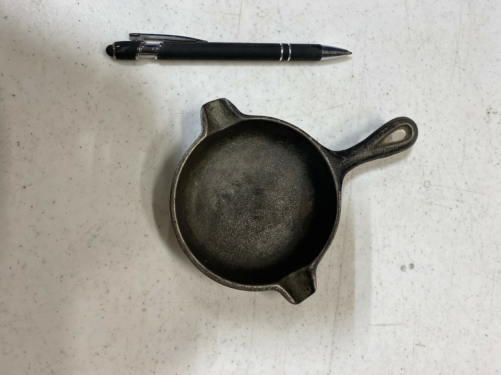 OLD Wagner Ware 1050 E Cast Iron Ashtray Frying Pan Spoon Rest | eBay