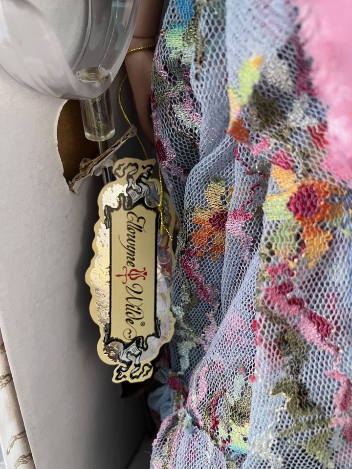 Tonner Essential Ellowyne Too Wigged Out Doll with Robe Limited Ed 30 3 ...