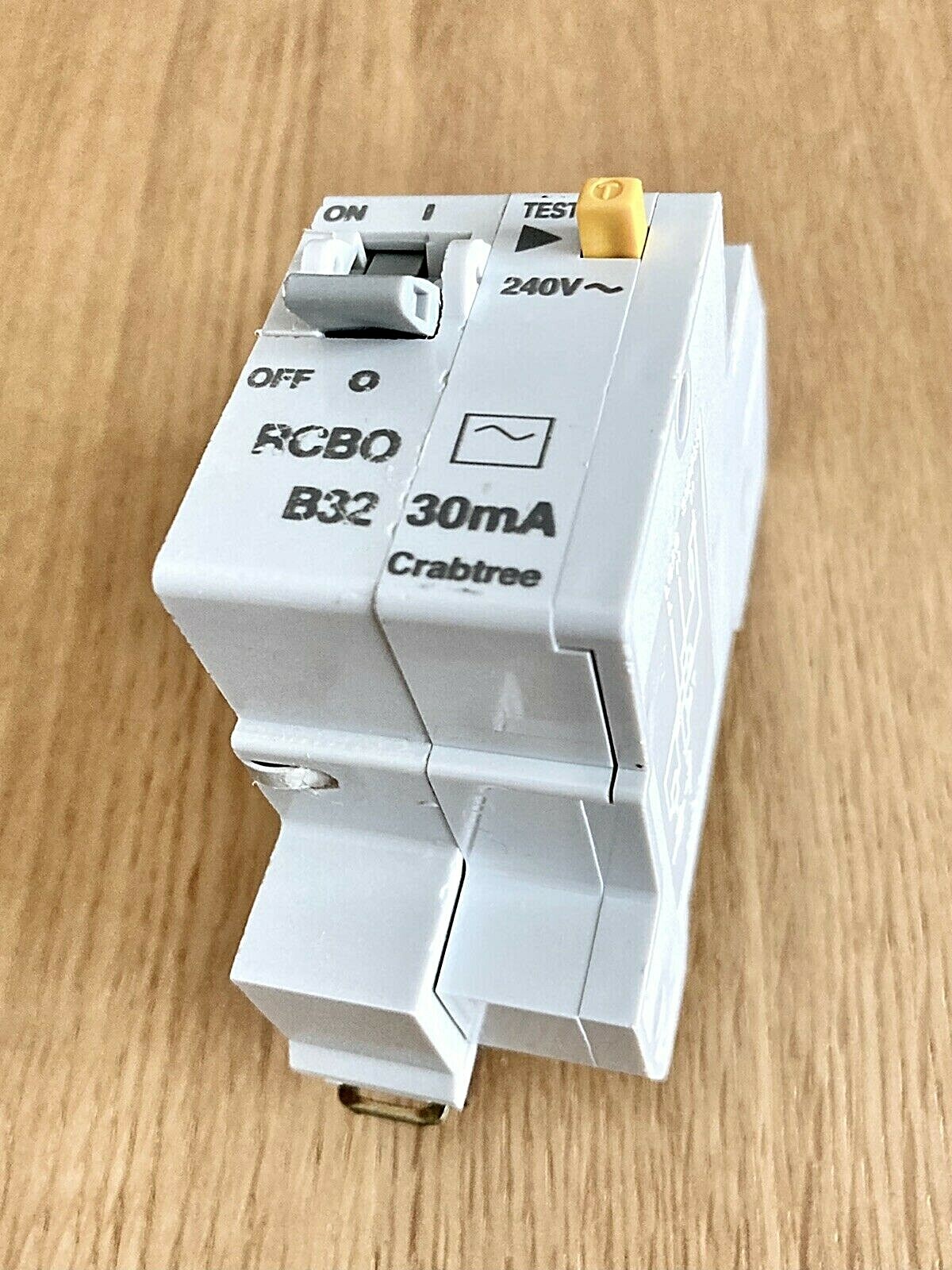 Crabtree Sb6000 RCBO 32 Amp 30ma Type 1 32a RCCB 6132/030 for sale ...