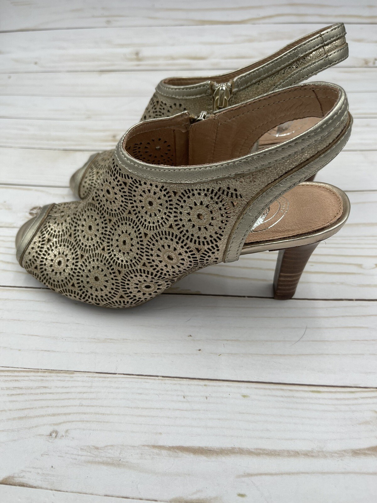 Nurture Shoes Womens 7.5 Leather Slingback Heels Lasercut Metallic Side ...