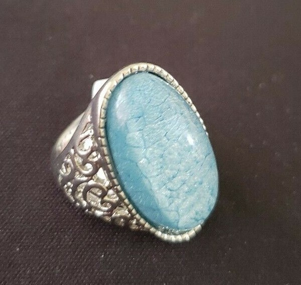 Beautiful Blue Stone Fashion Ring...Size 7 | eBay