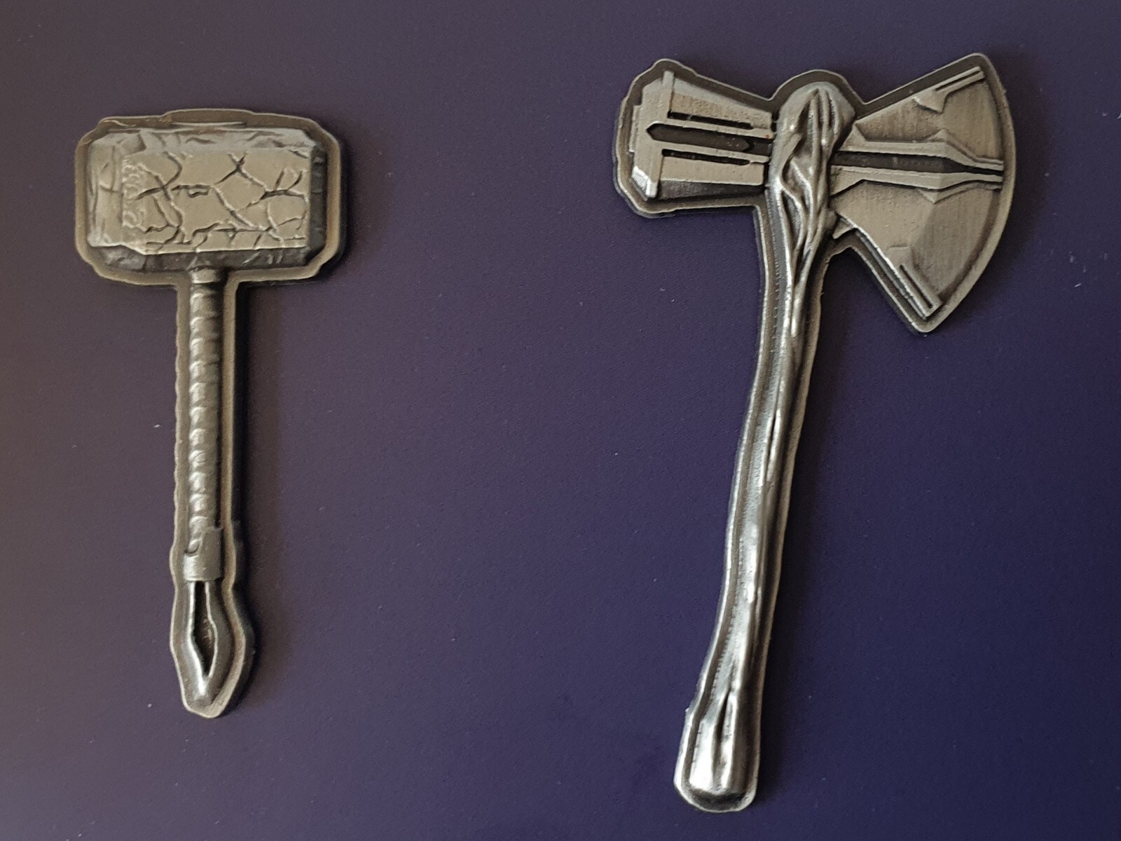 Official THOR Love and Thunder Promotional NOTEBOOK + Axe & Hammer Pin ...