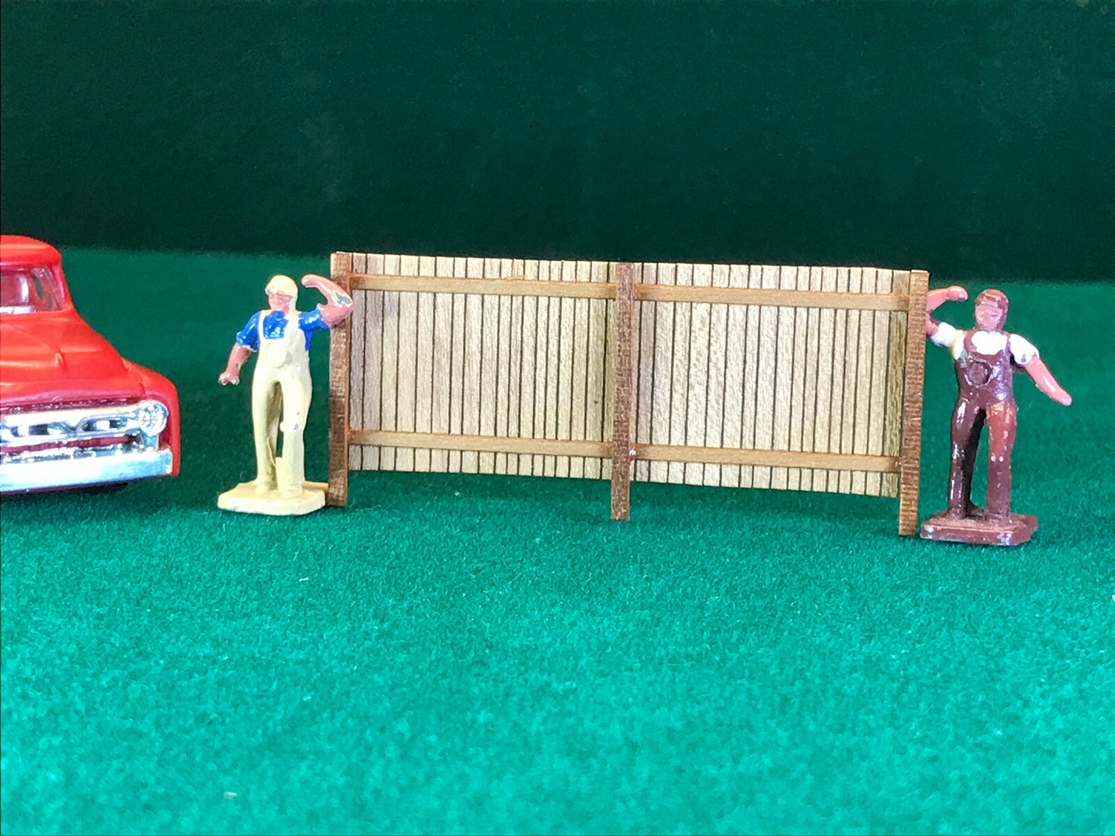 HO Scale 6 Foot Wood Stockade Fence Kit - 16ft Sections - 128 Feet ...