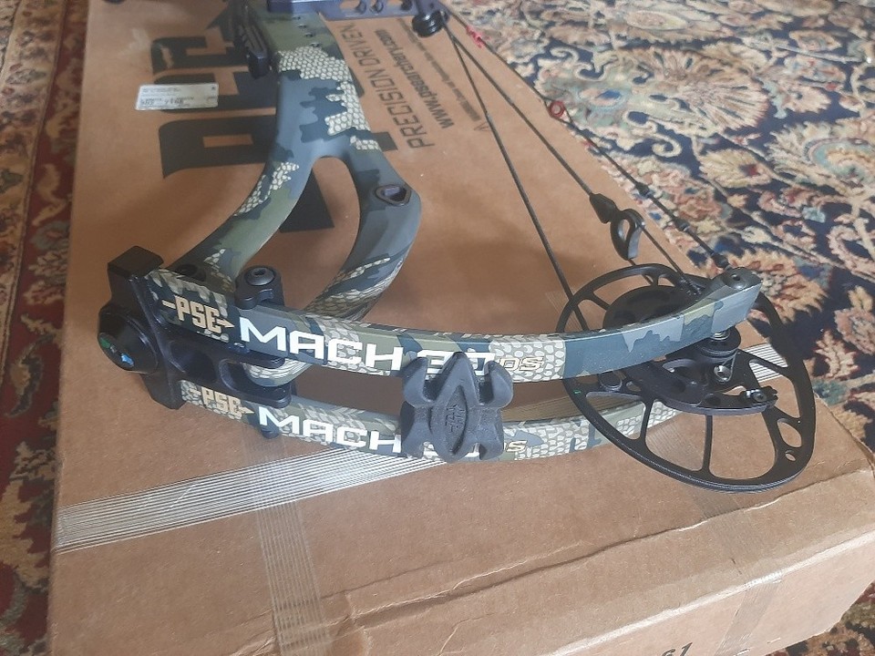 PSE Mach 30 DS Carbon 70lb RH in Kuiu Verde Custom Strings with Peep ...