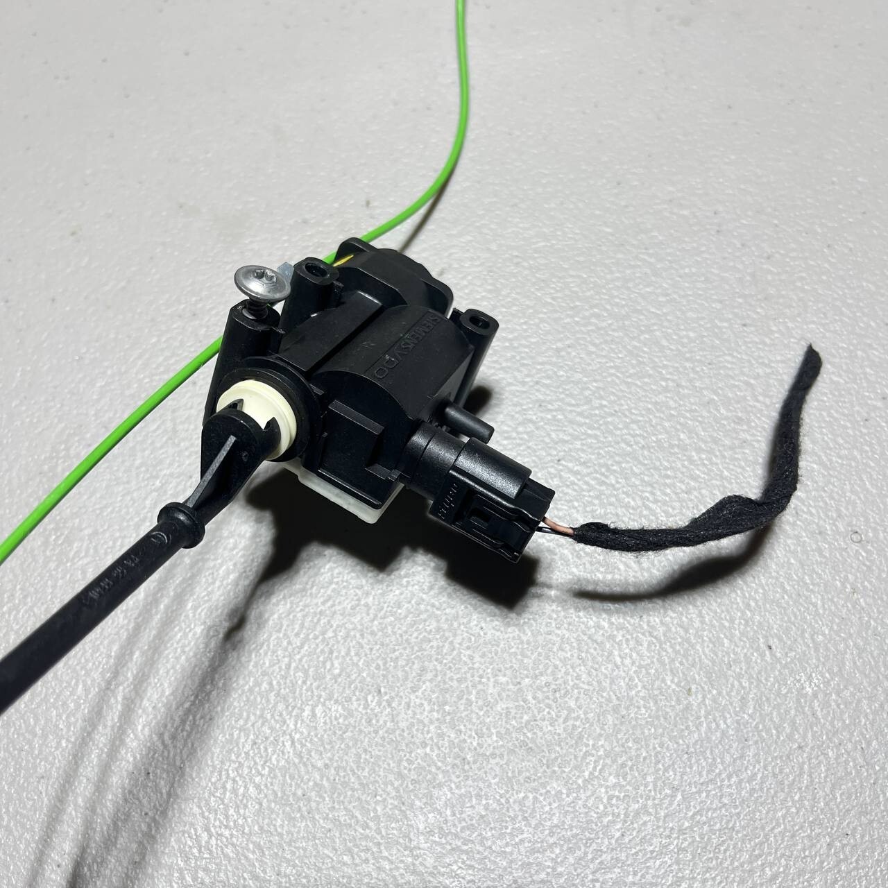 07-13 BMW X5 E70 FUEL DOOR RELEASE ACTUATOR MOTOR GAS DOOR 6985882 OEM ...