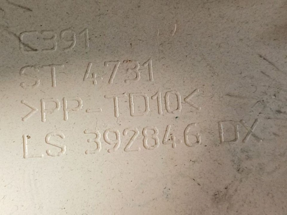 ST4731 ST 4731 39284 Seat belt holder (Seat belt Buckle) - FRONT ...