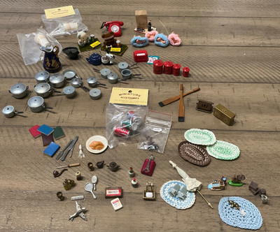 Vintage Dollhouse Miniatures, So Many Accessories, Smalls Decor ...