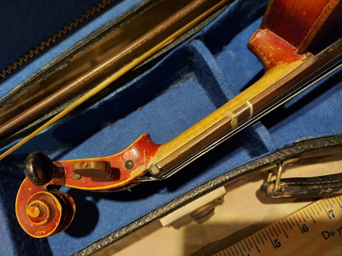 Joseph Guarnerius 1/2 violin, Germany. With case/bow. Fecit Cremonae ...