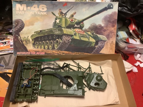 Lindberg 1:32Scale M-46 Patton Tank Motorized Plastic Model Kit ...