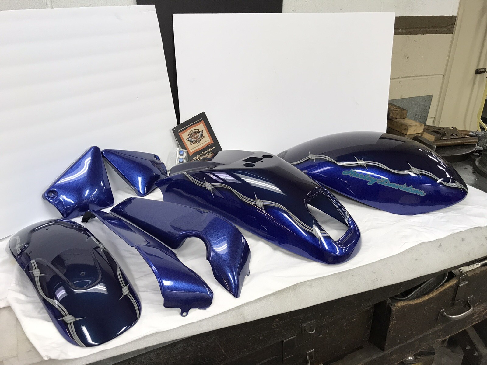 Harley-Davidson V-Rod Barbwire Limited Edition #45/200 custom paint set ...