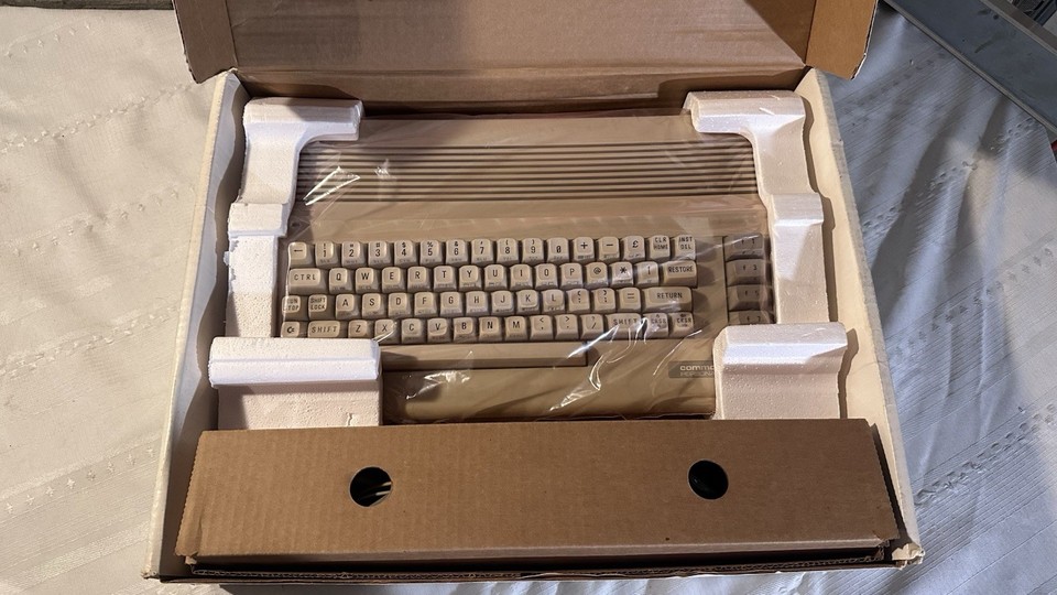Commodore 64c C64 Retro Restored Matching SN Fully Working In Box ...