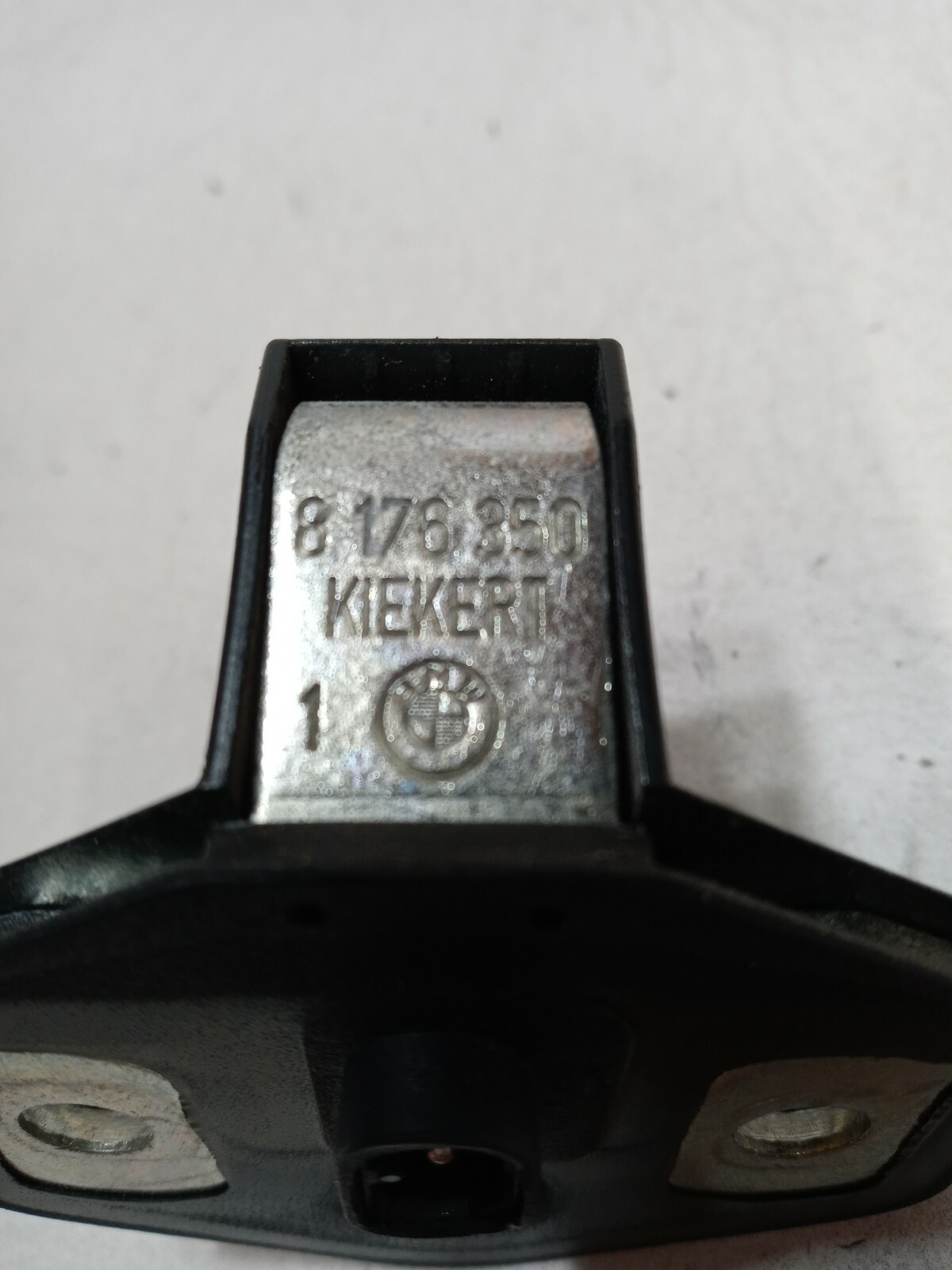 DOOR LATCH STRIKER LATCH FRONT REAR LEFT RIGHT SINGLE BMW E39 525 528 ...