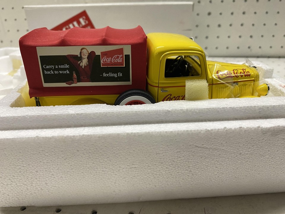Coca-Cola 1935 Ford Delivery Truck Diecast Metal Yellow Danbury Mint ...