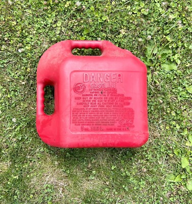 Oil & Gas - Blitz 5 Gallon Gas Can