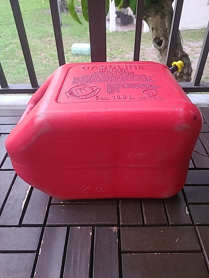 Vintage Blitz pre ban 5 gallon gas can model# 50833 Gasoline Jug 5g 18 ...