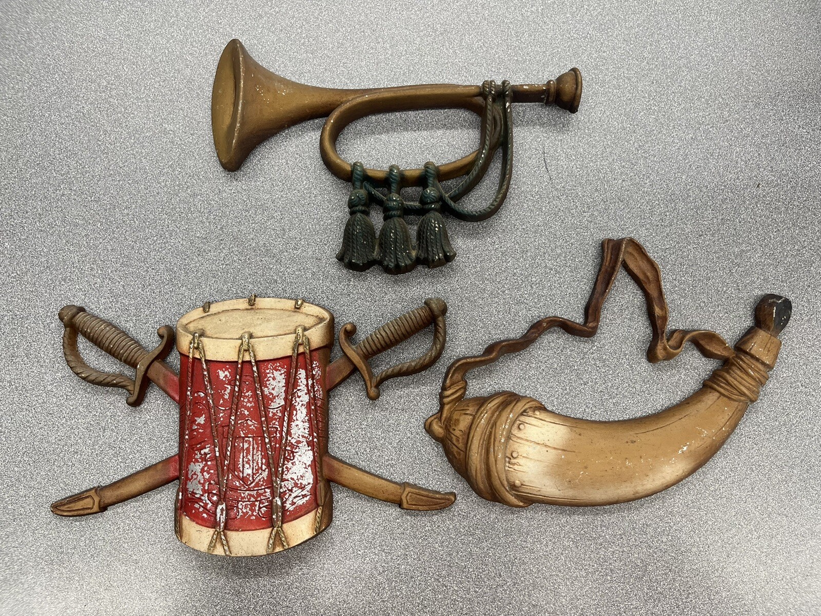 Sexton Metal Vintage Wall Hangings- 3 Piece Drum w/ Sabers, Powder Horn ...