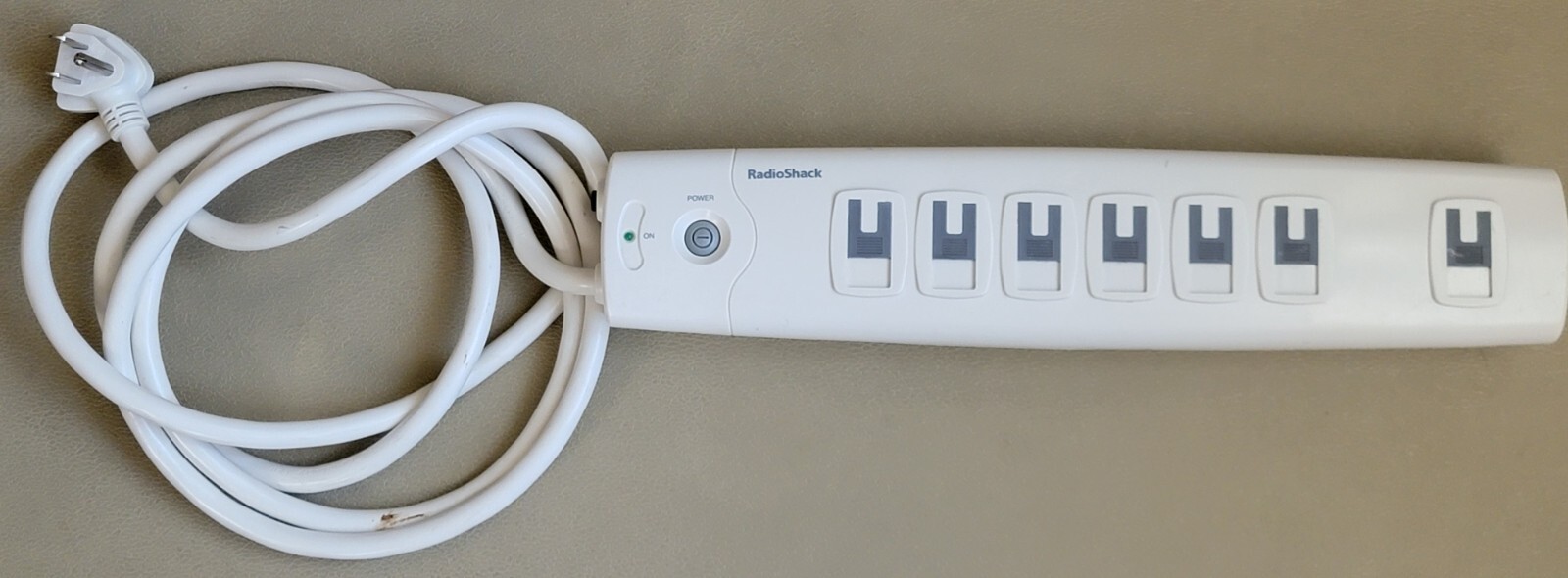 RadioShack Relocatable Power Tap Surge Protector 15A 125VAC 60HZ ...
