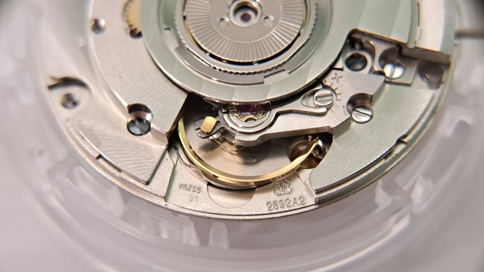ETA 2892 A2 Movement NEW, 21 Jewels w/hour wheel, clamps, & screws AUTO ...