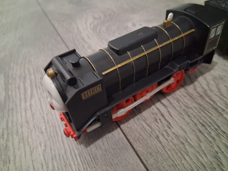 Thomas Trackmaster Hiro train with Tender. Old style Battery operated ...