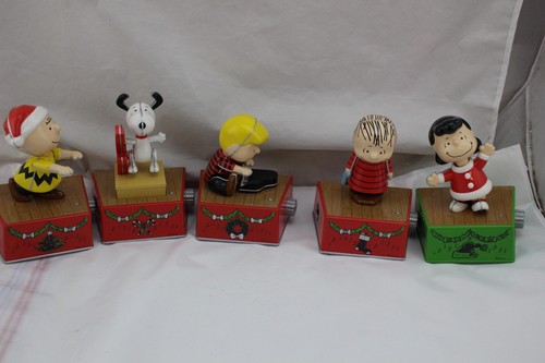 Hallmark Peanuts Christmas Dance Party Music & Motion 6" Figurines Set ...