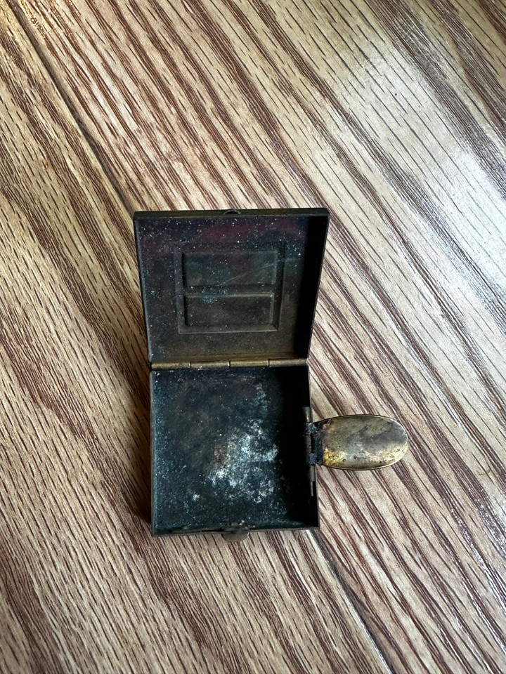 VINTAGE POCKET PURSE MINATURE BRASS ASHTRAY HINGED LID | eBay