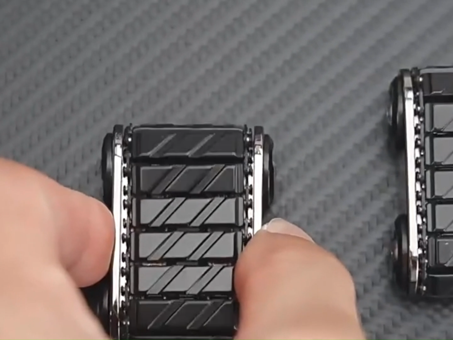 Fidget Spinner Tank Roller Shape Decompression EDC Ratchet Metal Desk ...