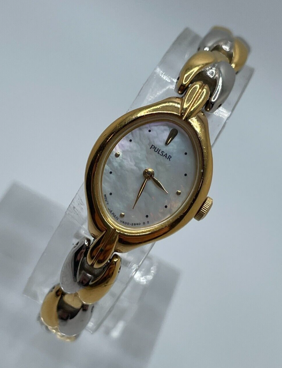 Pulsar Watch Women 16mm Gold Silver Tone Oval Dial V400-5850 Battery 6. ...