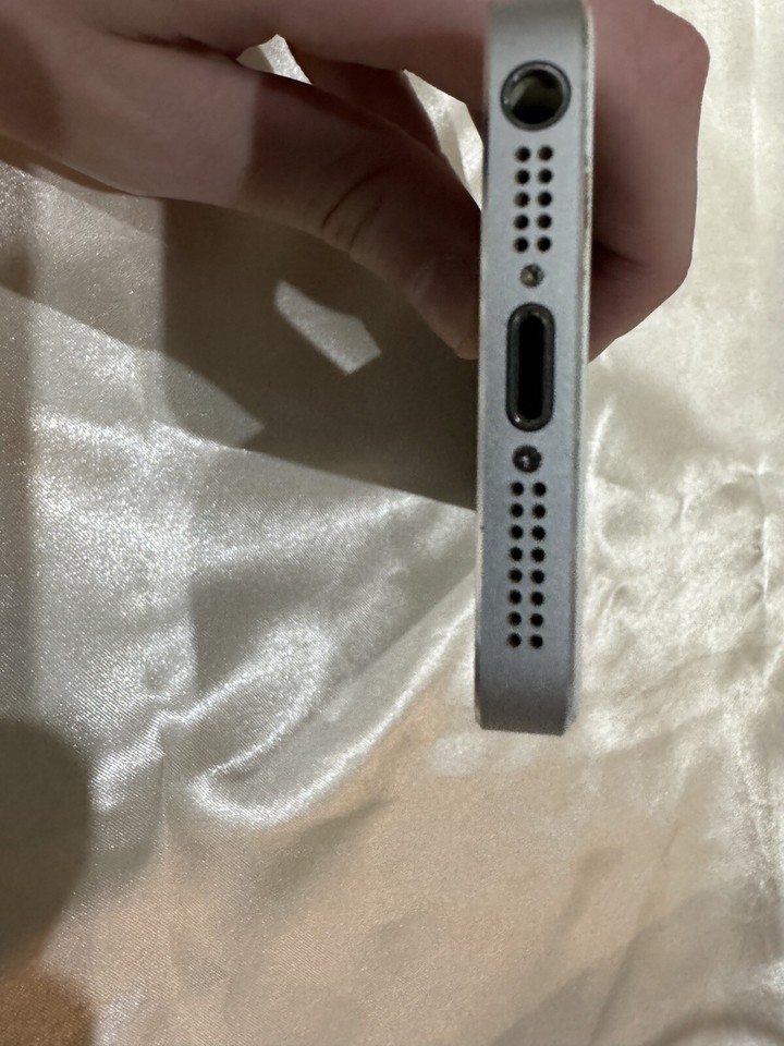 Apple iPhone 5s - 32GB - Silver (Unlocked) A1457 (GSM) 885909781959 ...