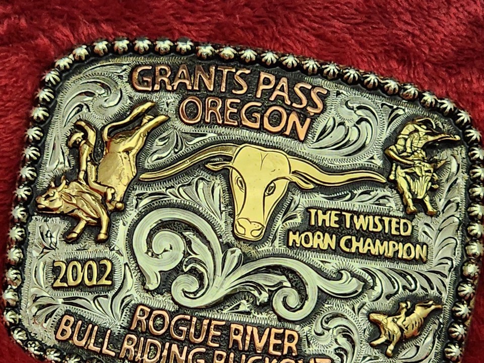 CHAMPION BULL RIDING PRO RODEO TROPHY BUCKLE☆GRANTS PASS OREGON☆2002 ...
