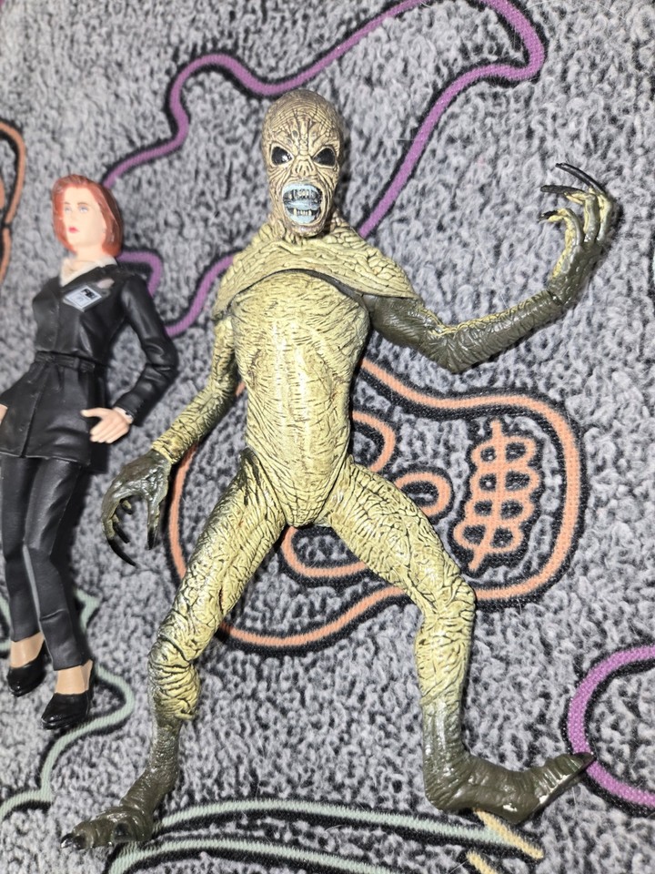 X-Files Action Figures 1998 McFarlane Toys Agent Scully & Mulder ...