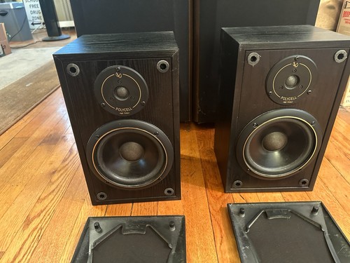 Pair of Infinity SM-65 Bookshelf Speakers, great condition! FREE Stands ...