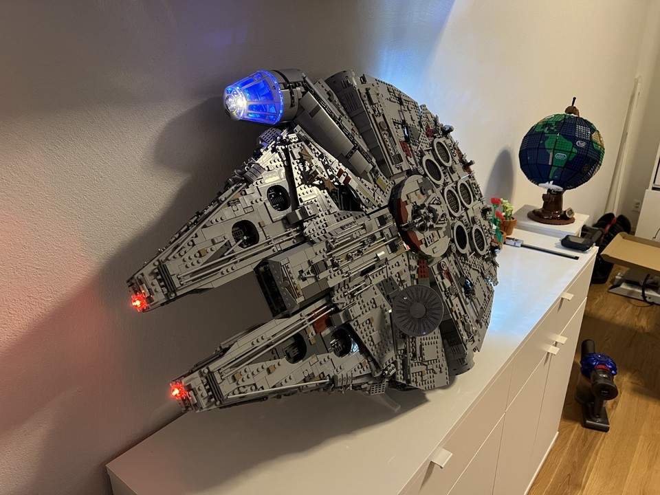 LEGO UCS Millenium Falcon (75192) Vertical Stand / Mount | eBay