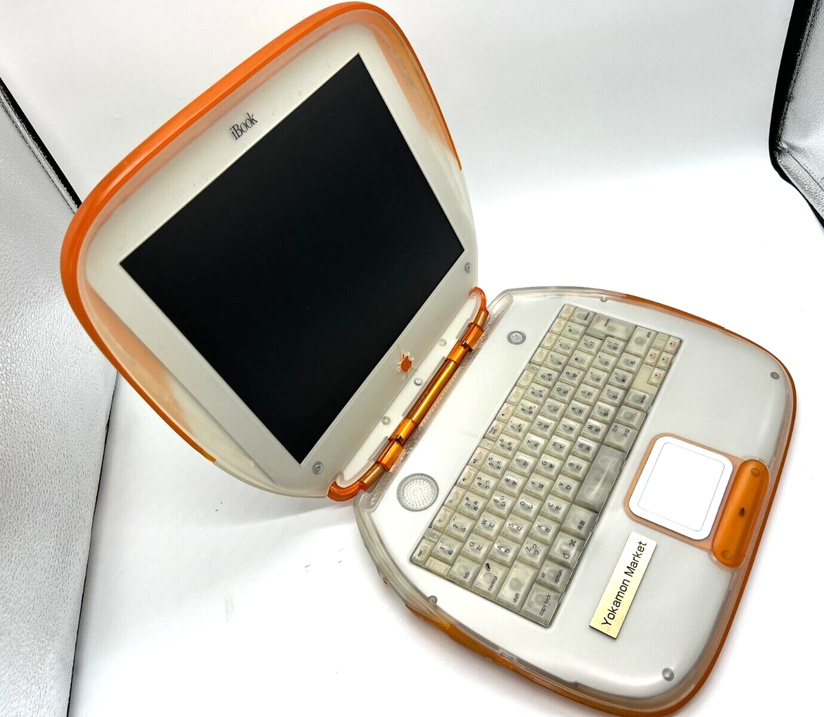 Vintage Apple Tangerine Clamshell iBook G3 300mhz Orange Vintage Apple Tangerine Clamshell iBook G3 300mhz Orange