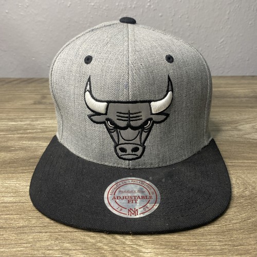 Chicago Bulls Hap Cap Men Snap Back Gray Mitchell & Ness Logo NBA Adult ...