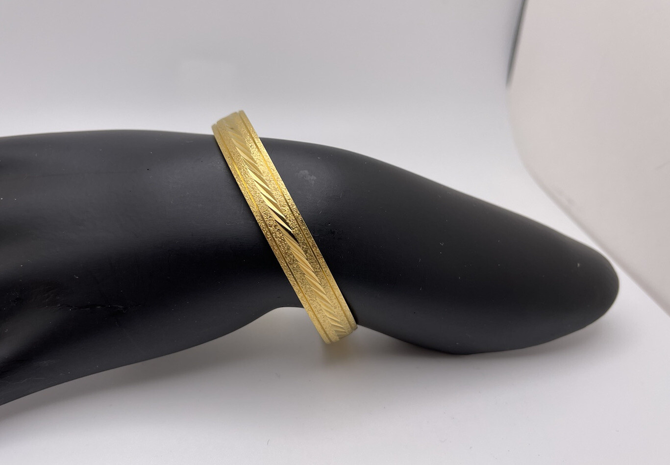 Vintage Crown Trifari M Gold Tone Diamond Cut 7 1/2” Bangle Bracelet | eBay