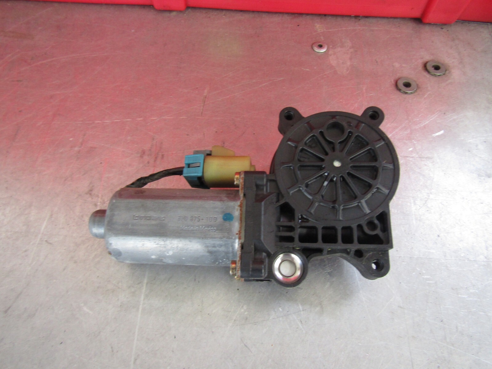 2001-2005 Pontiac Aztek OEM RH passenger side front window motor 01 02 ...