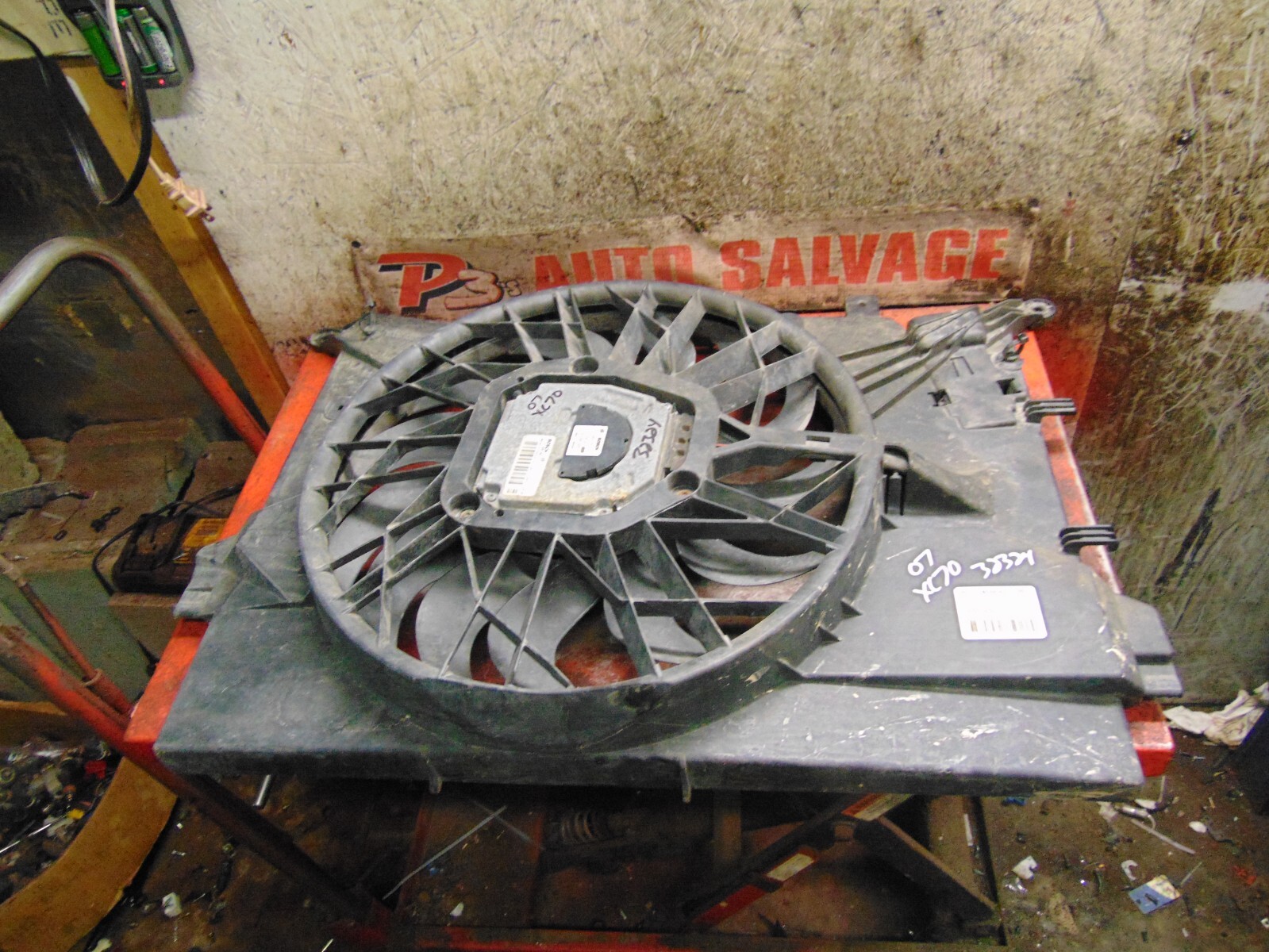 2007-2010 Volvo XC70 OEM Radiator Cooling Fan Motor Shroud Assembly 10 ...