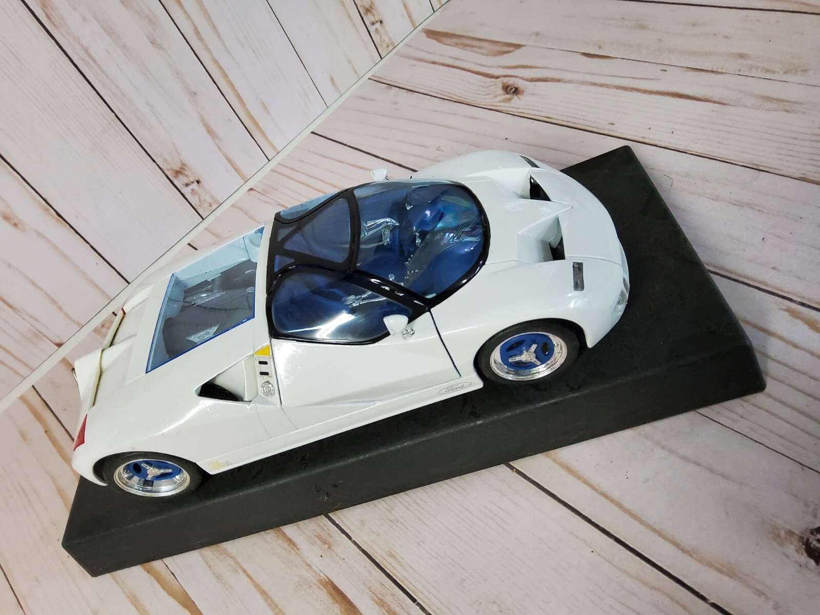 Maisto Ford GT90 Concept Car Diecast Model V12 SuperCar 1:18 Scale ...